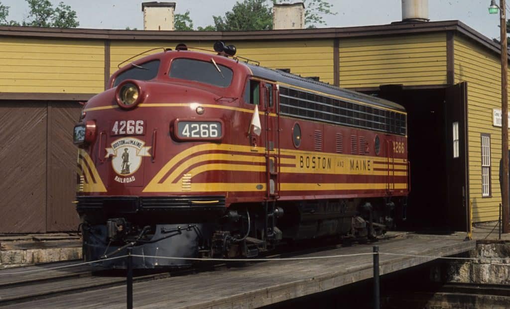 L-341 – Boston & Maine E & F Units Maroon & Gold – Highball Graphics
