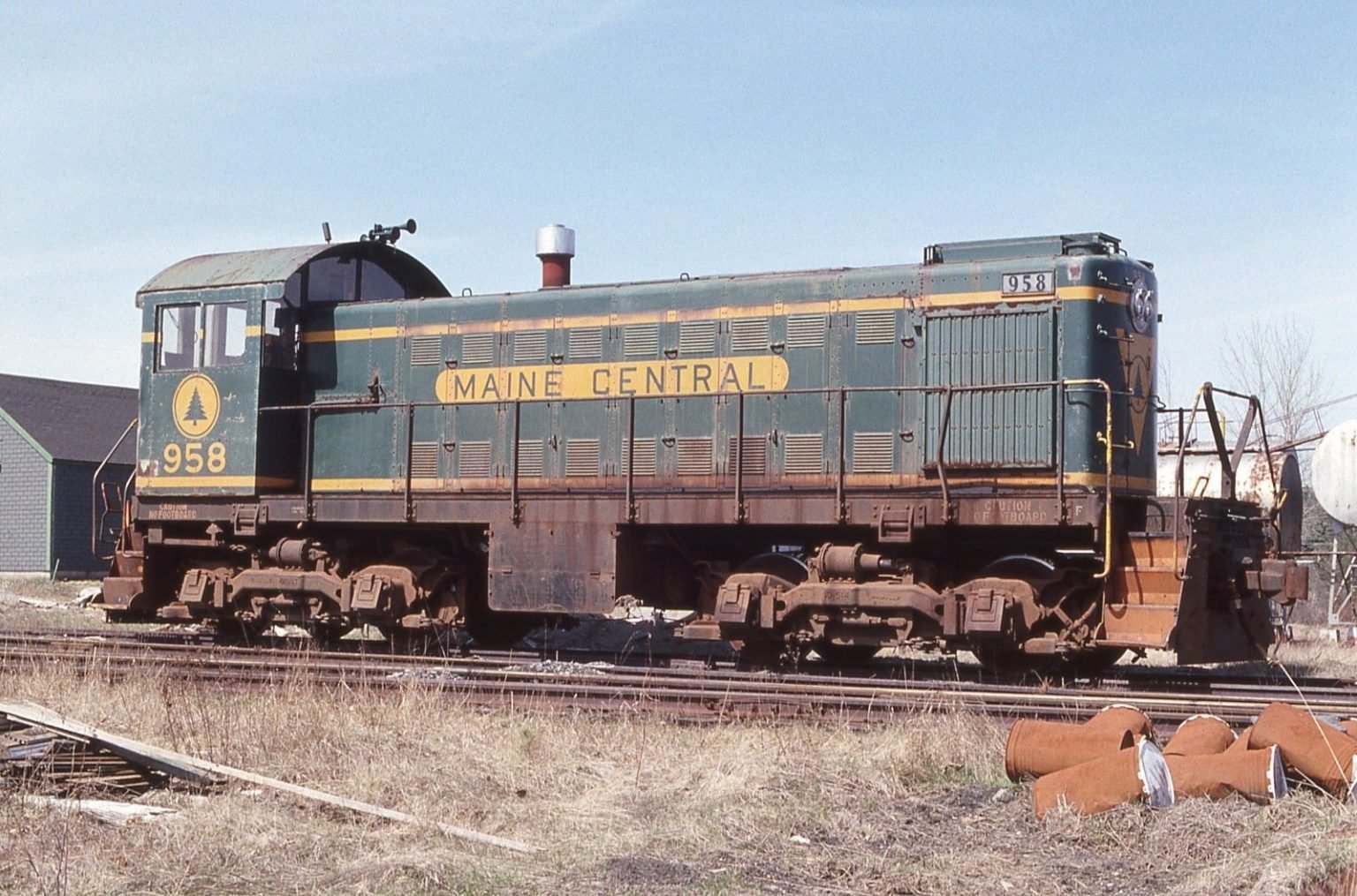 L-107 – Maine Central Switcher Green Alcos – Highball Graphics