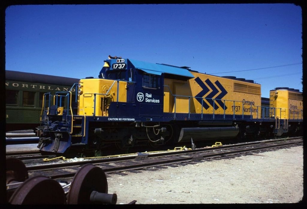 L-160 – Ontario Northland Blue & Yellow Large Hood Units – Highball ...