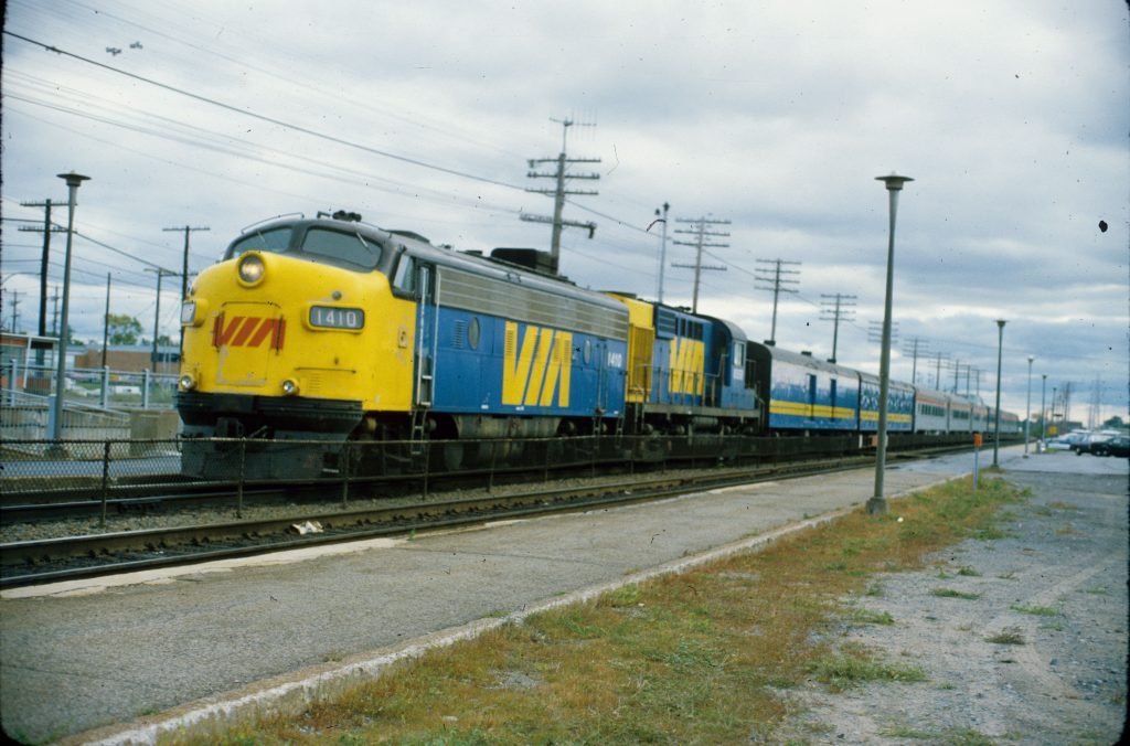 L-249 – VIA Rail FP & E Units – Highball Graphics