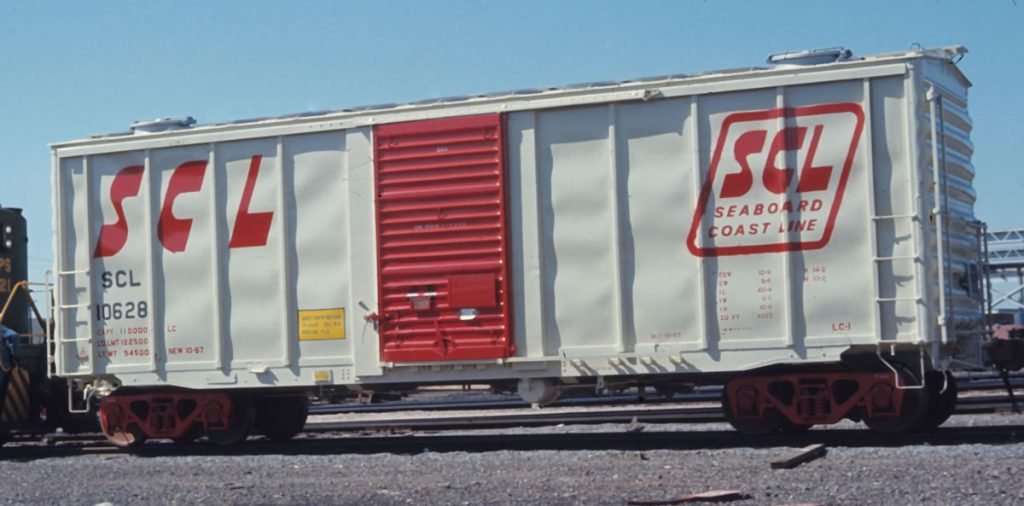 87-0377 Seaboard Coast Line Clay Loading 40′ Boxcars – Highball Graphics